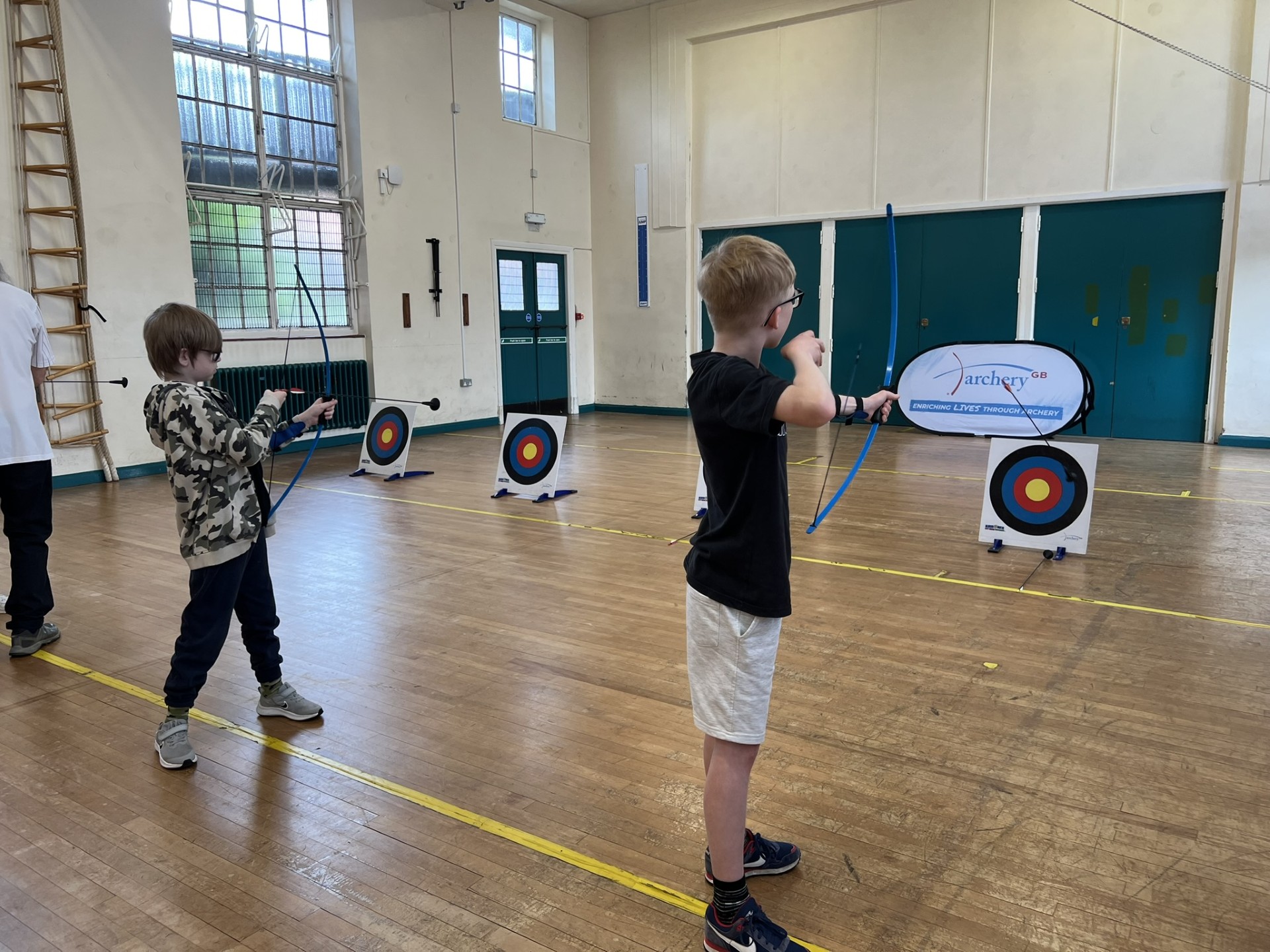 Blind students try archery at college event